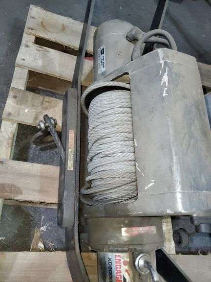 Warn Winch, Free Spool XD9000i, Hitch Mount - Baer Auctioneers - Realty ...