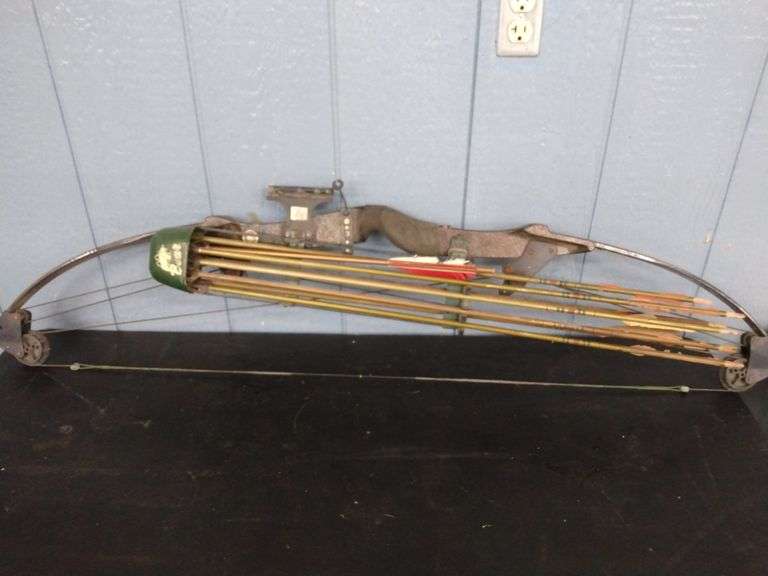 Bear Whitetail Hunter compound bow - Baer Auctioneers - Realty, LLC