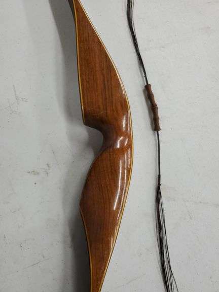 Red Wing Hunter recurve bow - Baer Auctioneers - Realty, LLC