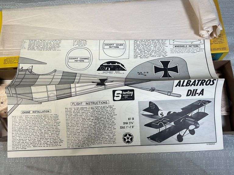 E9 Sterling Albatros DII-A (D-II) - 27 3/4 Inch Wingspan Flying Rubber ...