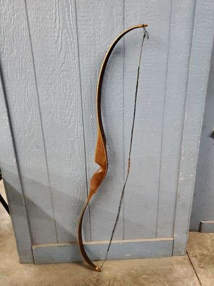Red Wing Hunter recurve bow - Baer Auctioneers - Realty, LLC