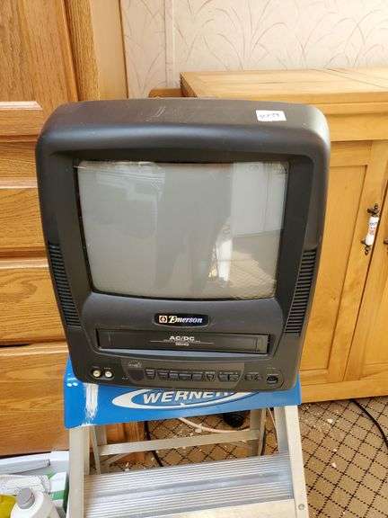 Small TV VHS Player - Baer Auctioneers - Realty, LLC