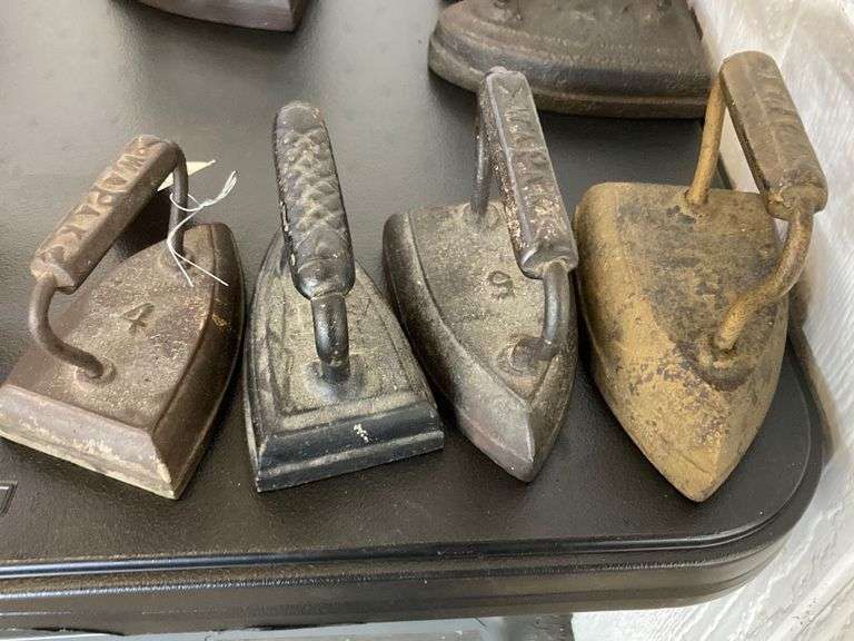 4 Vintage Sad Irons - Baer Auctioneers - Realty, LLC