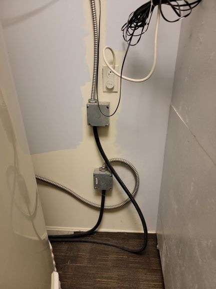 Sundome XL48 Upright Tanning Bed, Works - Baer Auctioneers - Realty, LLC