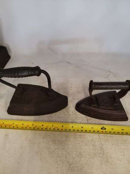 4 Antique Sad Irons - Baer Auctioneers - Realty, LLC