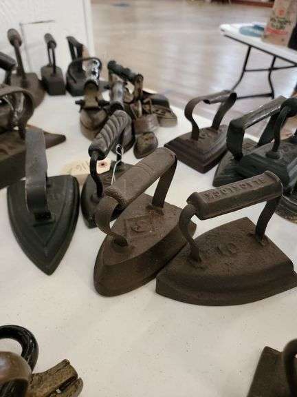 4 Vintage Sad Irons - Baer Auctioneers - Realty, LLC