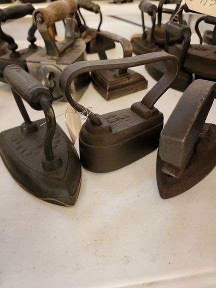 4 Vintage Sad Irons - Baer Auctioneers - Realty, LLC
