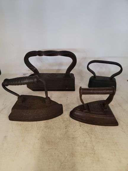 4 Antique Sad Irons - Baer Auctioneers - Realty, LLC