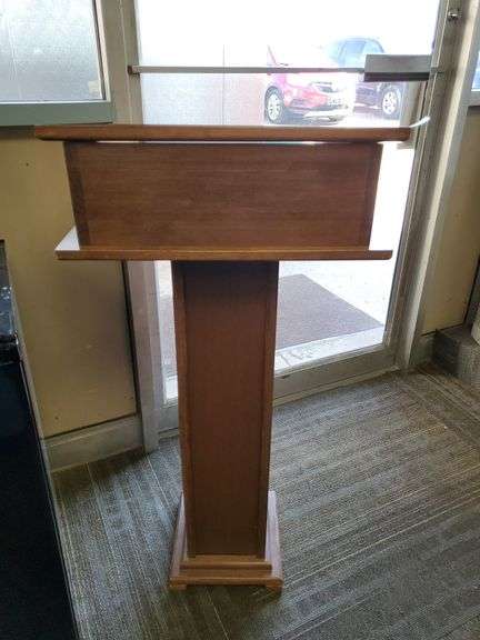 Wooden Podium - Baer Auctioneers - Realty, LLC
