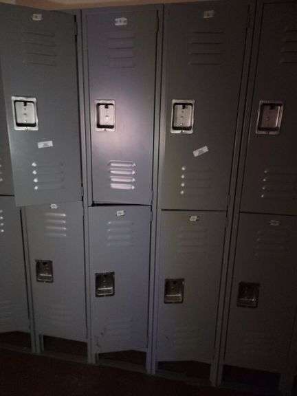 2 Top & Bottom Lockers - Baer Auctioneers - Realty, LLC