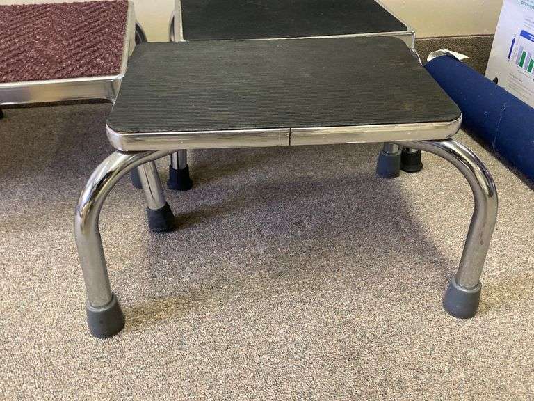 4 Step Stools - Baer Auctioneers - Realty, LLC