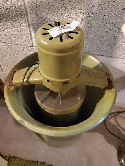 Vintage Ice Cream Machine - Baer Auctioneers - Realty, LLC