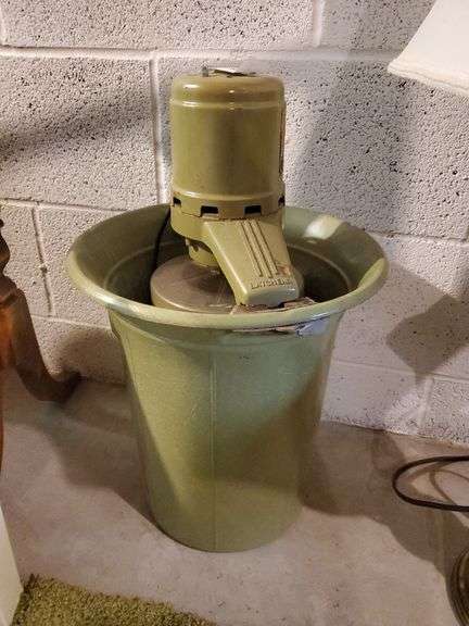 Vintage Ice Cream Machine - Baer Auctioneers - Realty, LLC