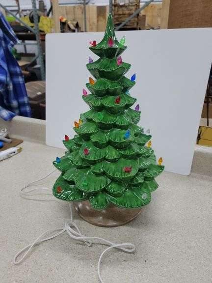 Vintage Ceramic Christmas Tree w/ Music Box - Baer Auctioneers - Realty ...