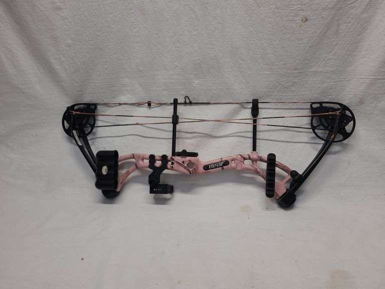 Bear Apprentice 3 Compound bow - Baer Auctioneers - Realty, LLC