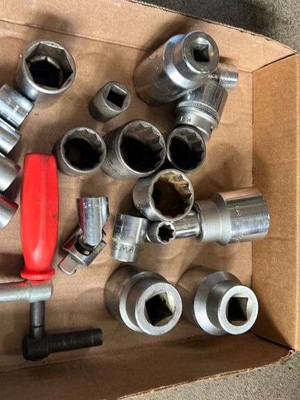 Box of Sockets in Assorted Sizes - Baer Auctioneers - Realty, LLC