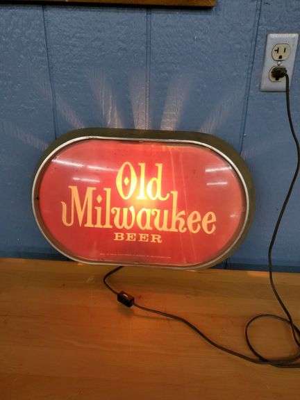 Old Milwaukee Beer Lighted Sign, 20x13 - Baer Auctioneers - Realty, LLC