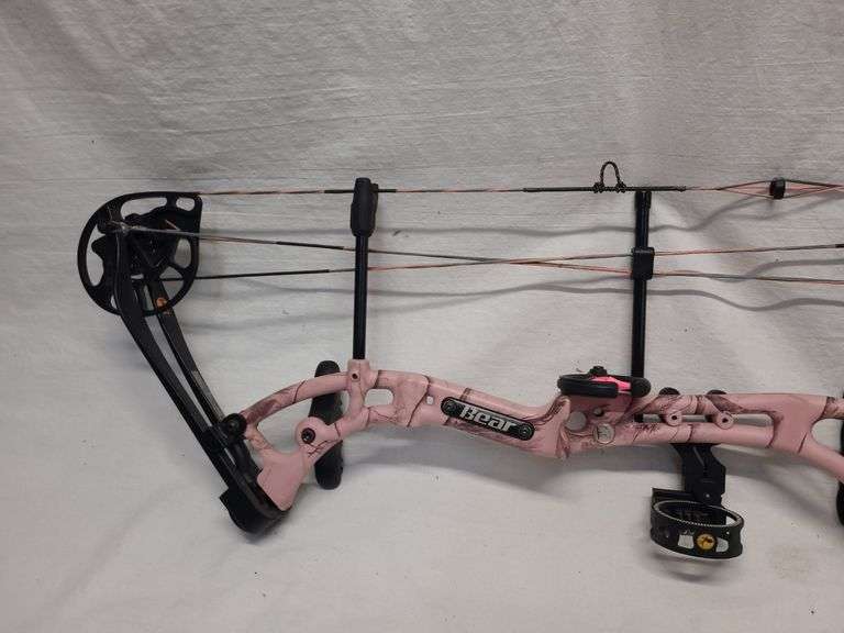Bear Apprentice 3 Compound bow - Baer Auctioneers - Realty, LLC