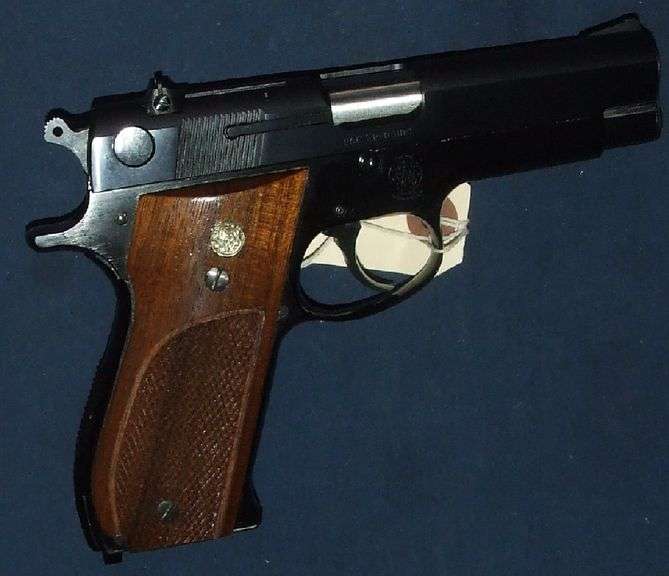 Smith & Wesson 39-2 9mm Pistol - Baer Auctioneers - Realty, LLC
