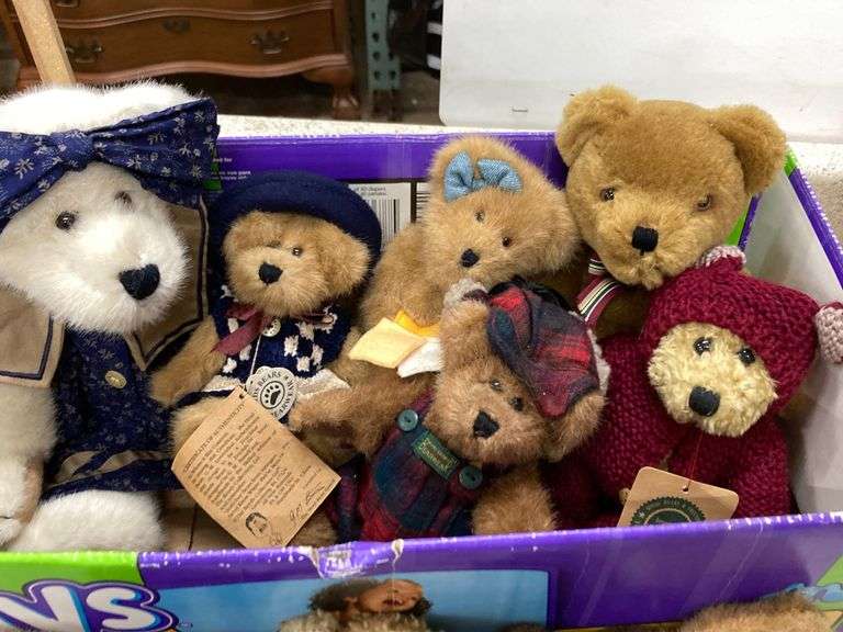Box of Stuffed Boyd’s Bears - Baer Auctioneers - Realty, LLC