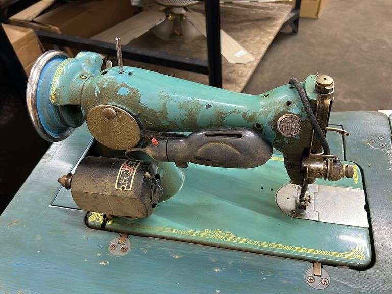 Super Deluxe Sewing Machine - Baer Auctioneers - Realty, LLC