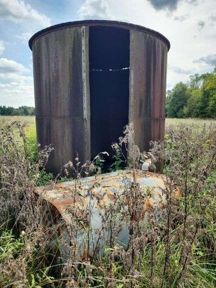 Fuel Tank, Hut - Baer Auctioneers - Realty, LLC