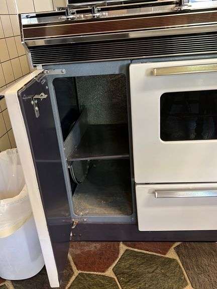 Caloric Heritage Series Gas Stove - Baer Auctioneers - Realty, LLC