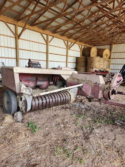 International 440 Square Baler - Baer Auctioneers - Realty, LLC