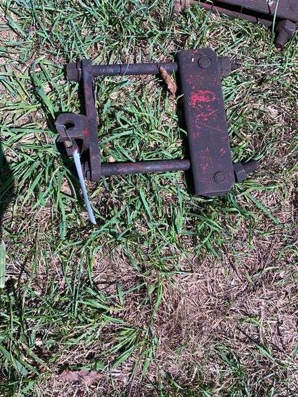 Farmall Draw Bar Brackets - Baer Auctioneers - Realty, LLC