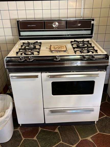 Caloric Heritage Series Gas Stove - Baer Auctioneers - Realty, LLC