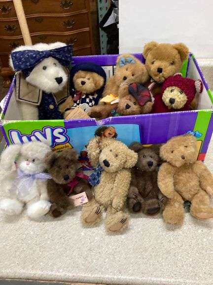 Box of Stuffed Boyd’s Bears - Baer Auctioneers - Realty, LLC