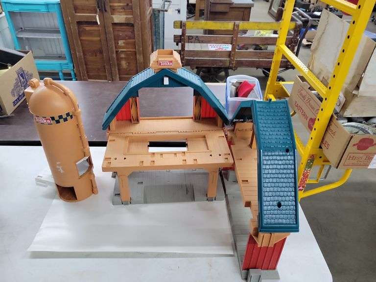 Foldable 1995 Tonka Farm Playset w/ Silo - Baer Auctioneers - Realty, LLC