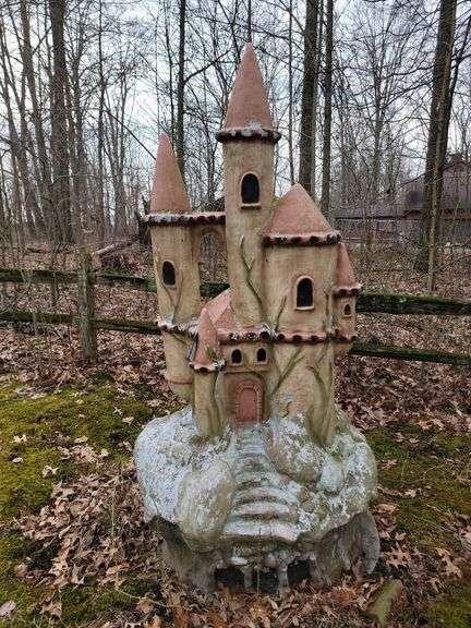 Resin Castle Yard Decoration - Baer Auctioneers - Realty, LLC