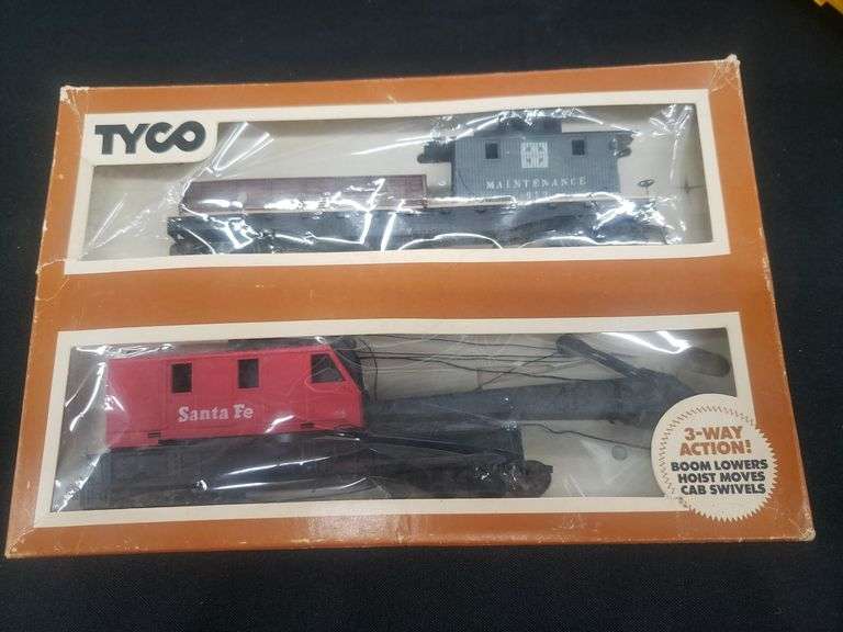 2 Bachmann HO Scale Cabooses, Tyco HO Scale Operating Crane Car With ...