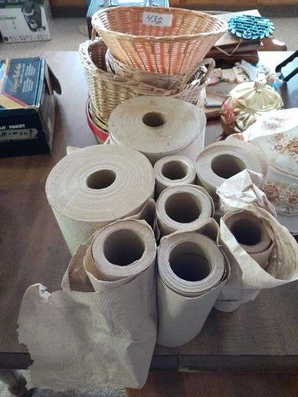 Lot Of Paper Towels And Wooden Baskets - Baer Auctioneers - Realty, LLC