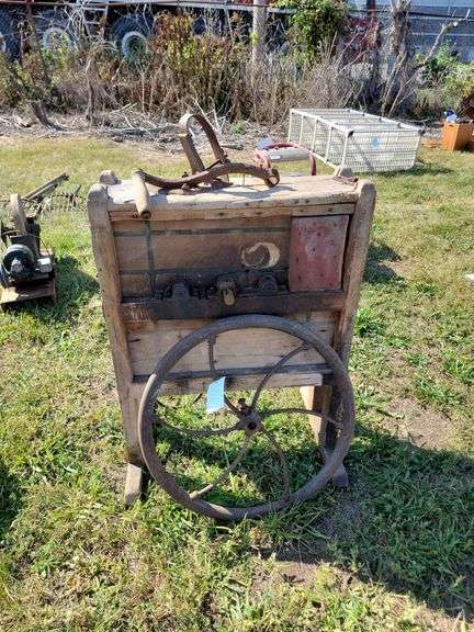 Antique Corn Sheller - Baer Auctioneers - Realty, LLC