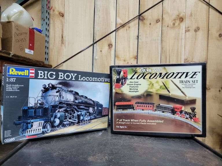 Desk Top Locomotive Train Set & 3 Boxes Of Big Boy Locomotive Models ...