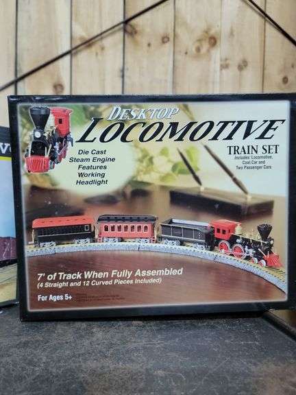 Desk Top Locomotive Train Set & 3 Boxes Of Big Boy Locomotive Models ...