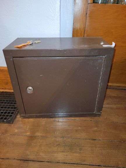 Metal Lock Box, With Keys, 21"×10"×18" - Baer Auctioneers - Realty, LLC