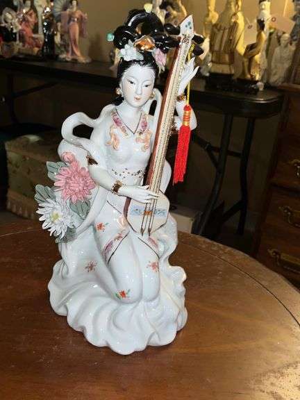 Porcelain Geisha Girl Figurine - Baer Auctioneers - Realty, LLC