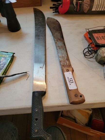 2 Machetes - Baer Auctioneers - Realty, LLC