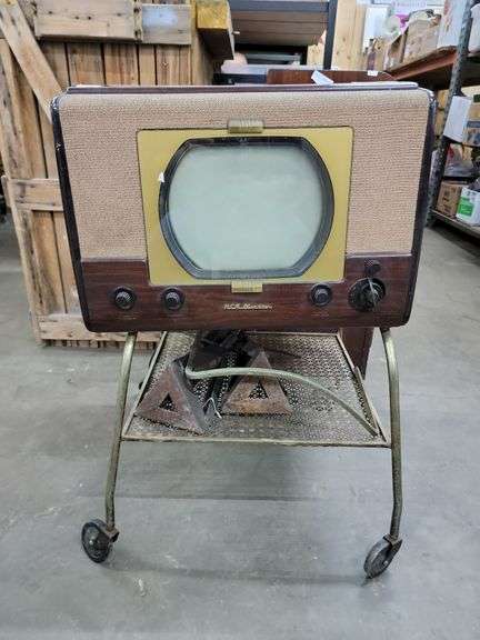 Vintage RCA Victor TV On Stand - Baer Auctioneers - Realty, LLC