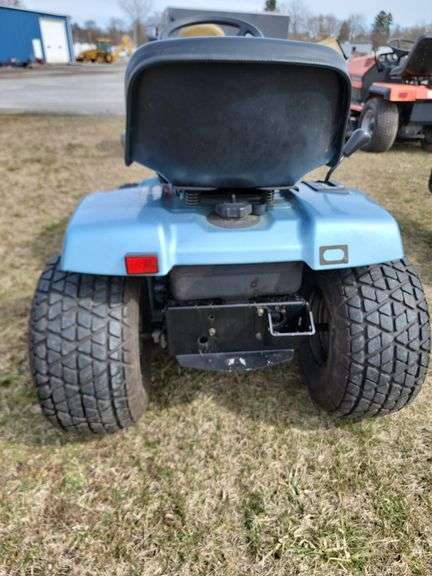 Yamaha YT 6800 Riding Mower-Runs - Baer Auctioneers - Realty, LLC