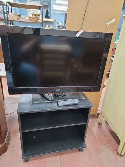 RCA Flat Screen Tv & Stand - Baer Auctioneers - Realty, LLC