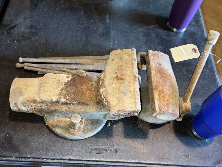 No. 6 Vise and Large Snips - Baer Auctioneers - Realty, LLC