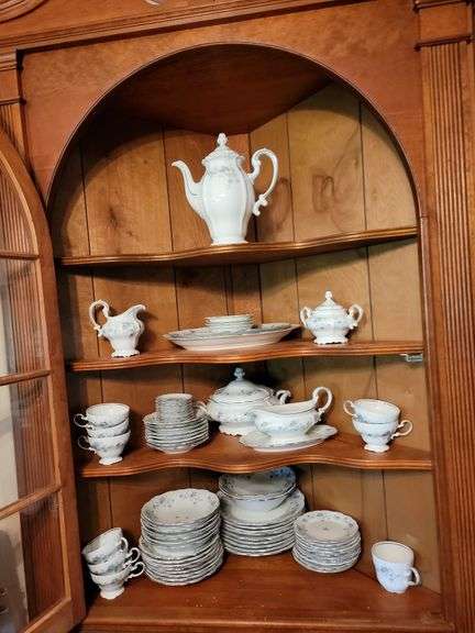 Bavaria Dishes Approx Service For 8 Extras Baer Auctioneers Realty Llc