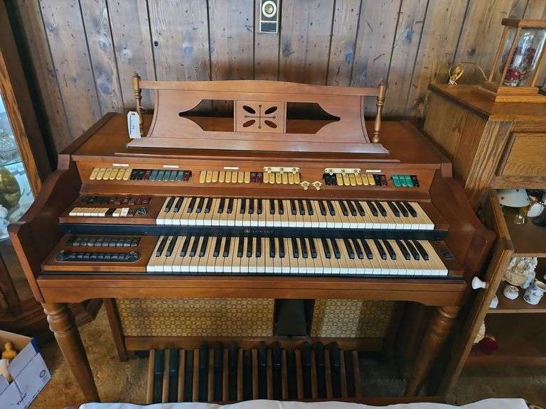 Lowry Organ W/ Bench, Approx. 49"×76" - Baer Auctioneers - Realty, LLC