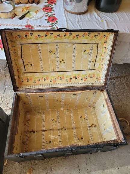 Antique Hump Back Trunk Approx 3' x 2' - Baer Auctioneers - Realty, LLC