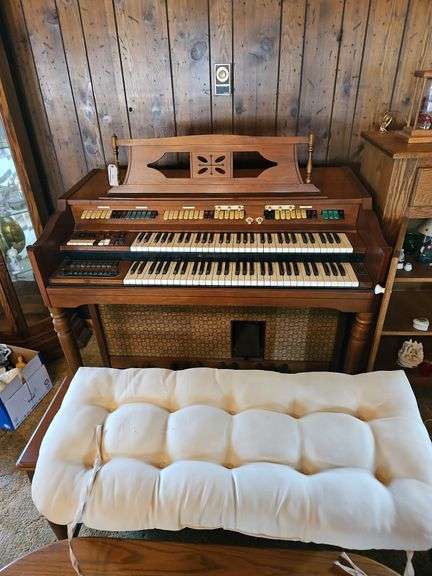 Lowry Organ W/ Bench, Approx. 49"×76" - Baer Auctioneers - Realty, LLC