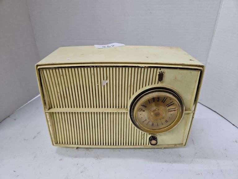 Vintage Zenith Table Radio - Baer Auctioneers - Realty, LLC